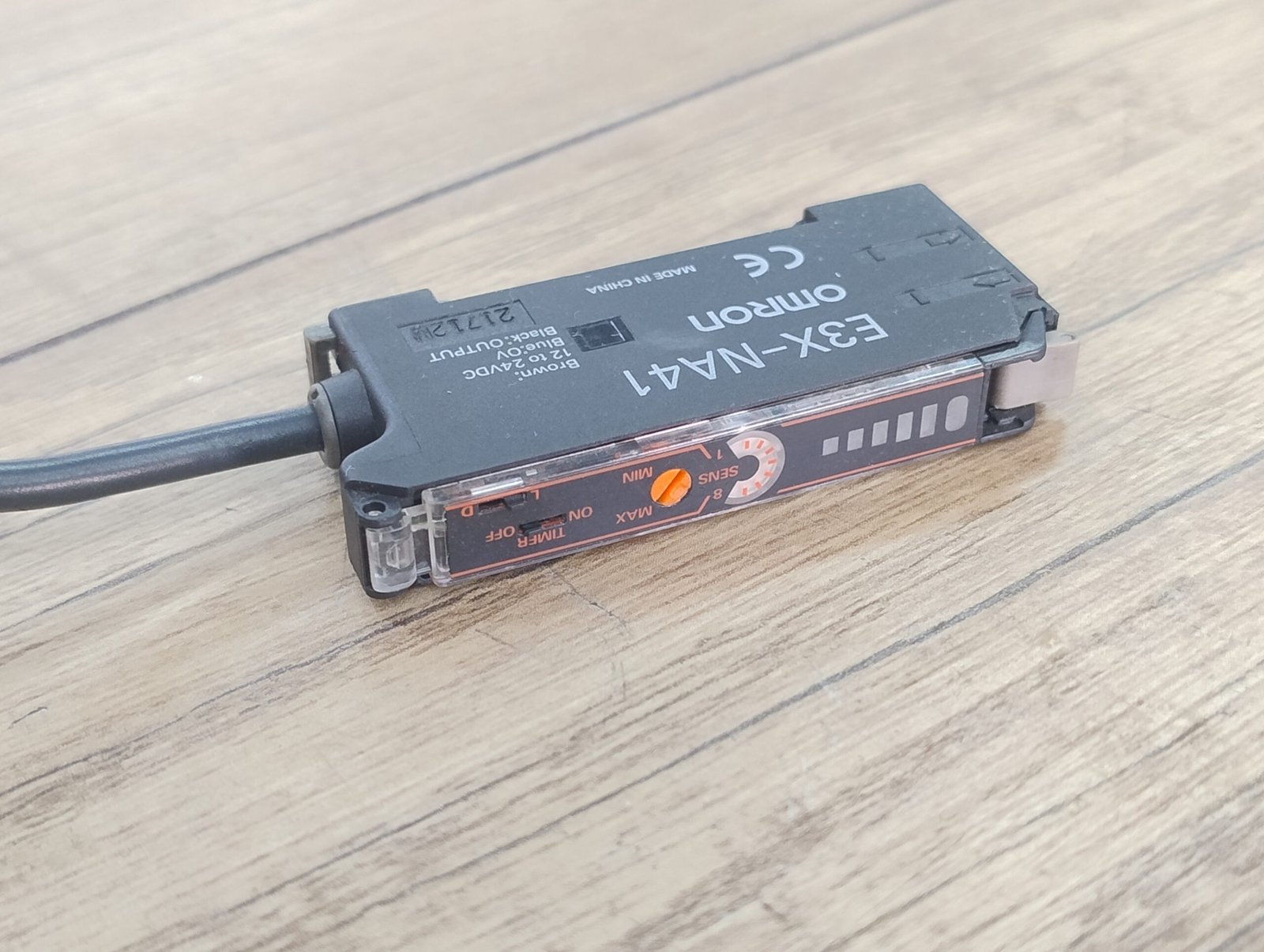 OMRON DEL-E3X-NA41 AMPLIFICADOR DE FIBRA ÓPTICA POTENCIÔMETRO E ...