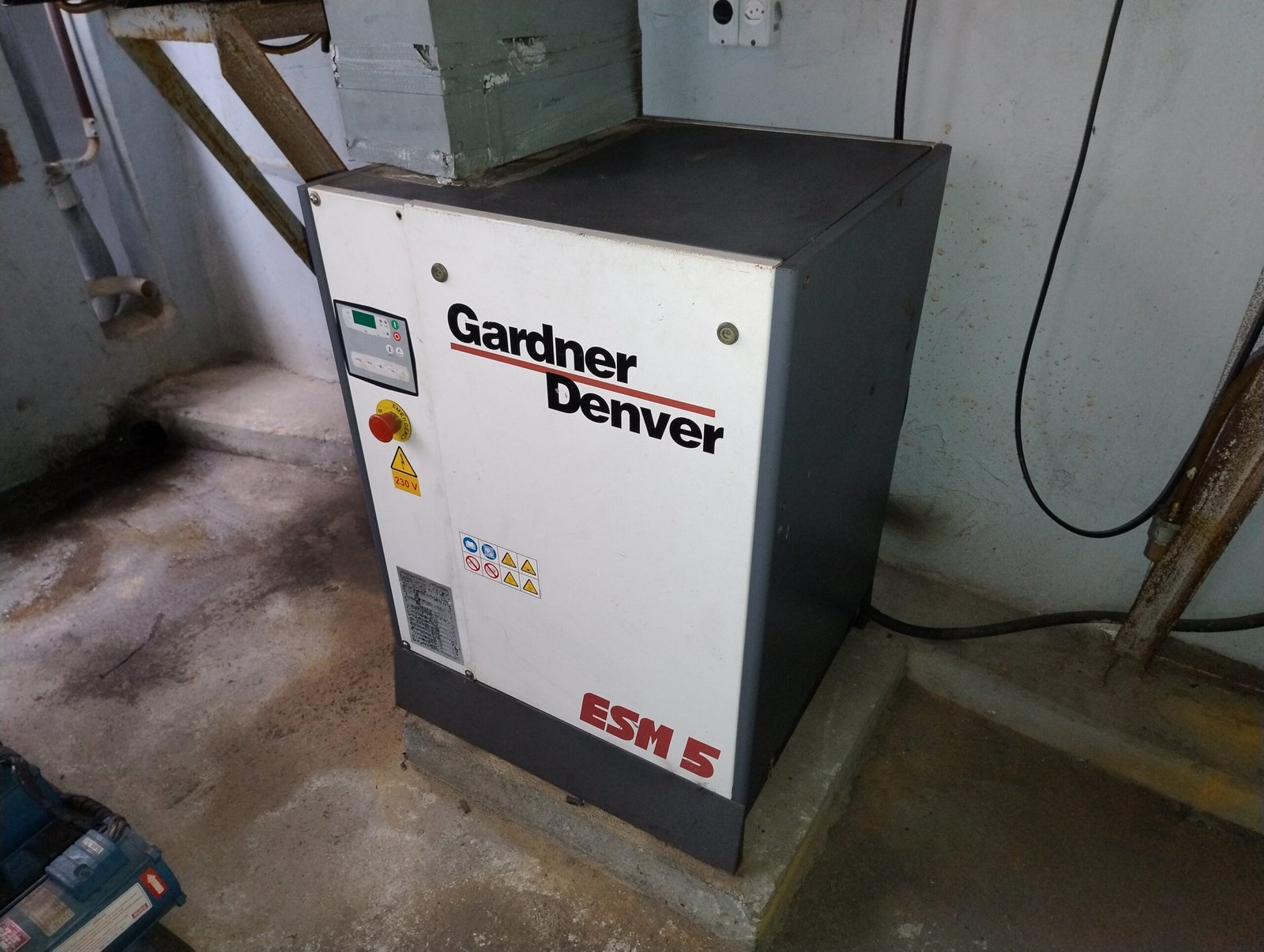 COMPRESSOR PARAFUSO GARDNER DENVER 5HP + 2 SECADORES + PULMÃO PRESSURE ...